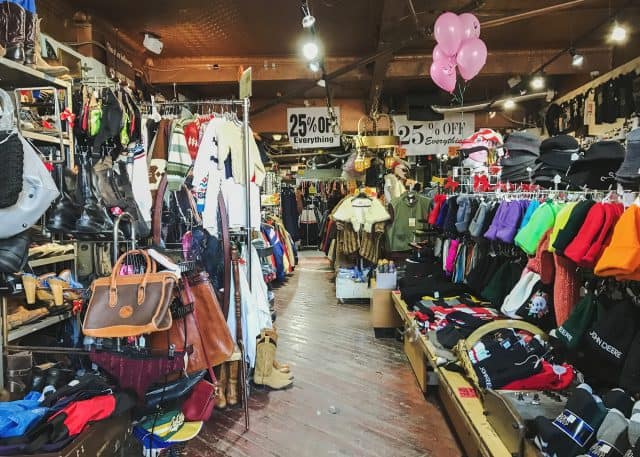 17 Best Toronto Vintage Clothing Stores You Must Visit
