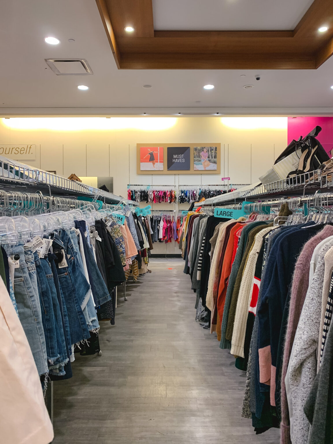 9 Best Consignment Stores in Toronto to Buy/Sell Clothing