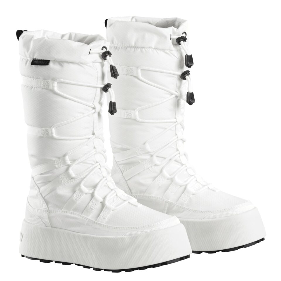 10 Best Canadian Winter Boots to Shop This Season